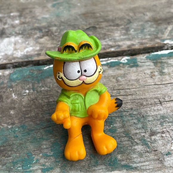 United Feature Syndicate | Toys | Vintage 981 Garfield The Cat Figurine ...